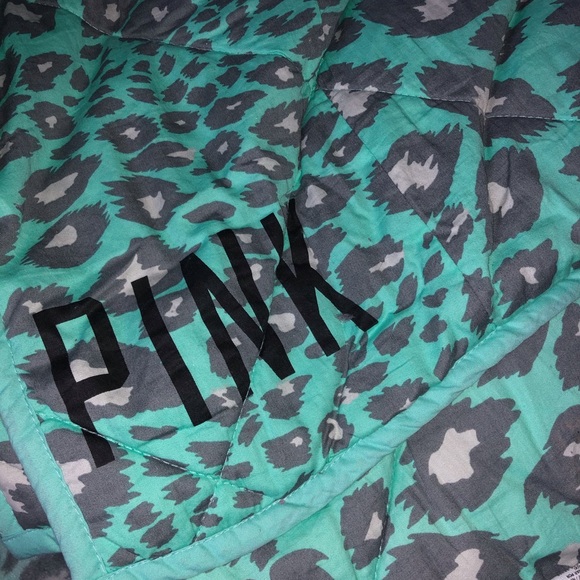 PINK Victoria's Secret | Bedding | Victorias Secret Pink Mint Cheetah ...